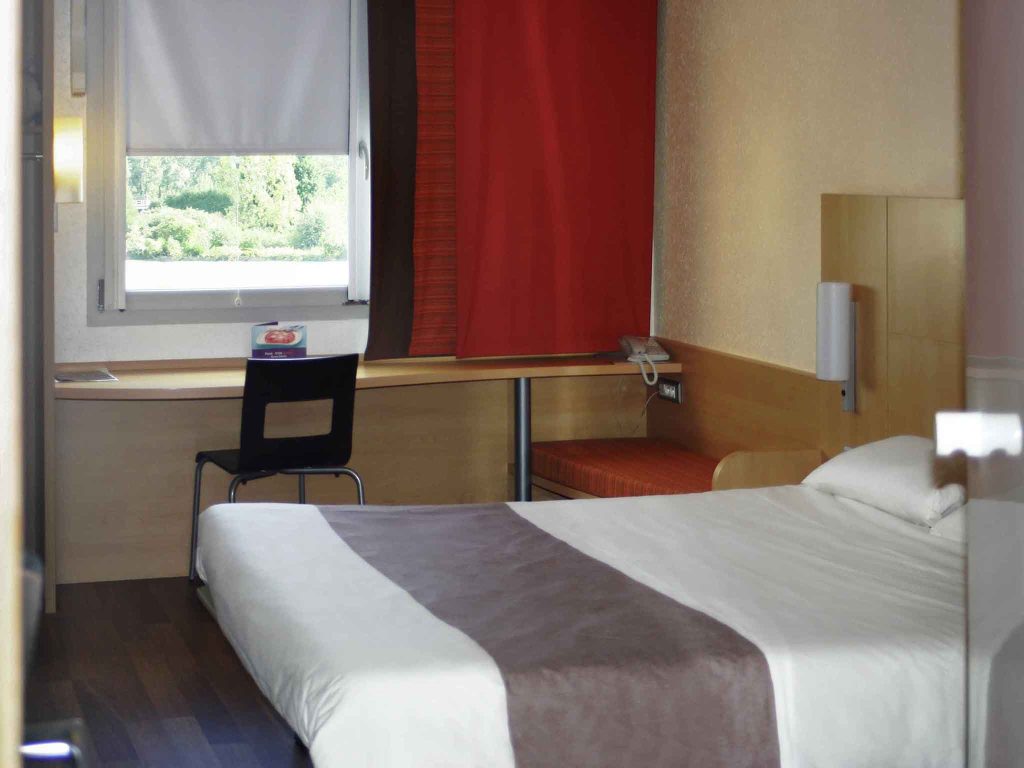 Hôtel ibis Laon – Accueil Hotel