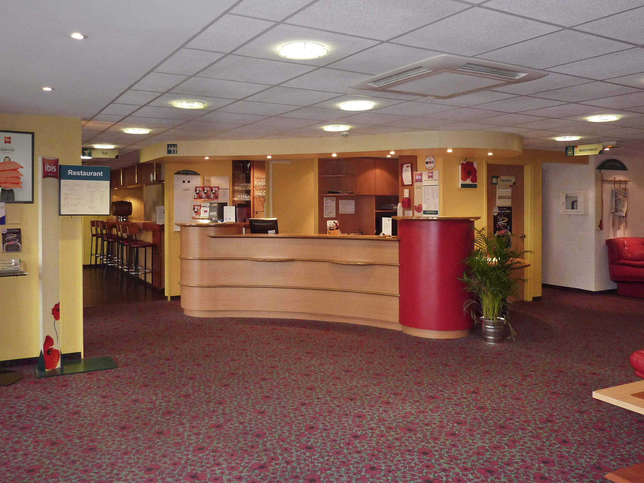 Hôtel ibis Laon – Accueil Hotel